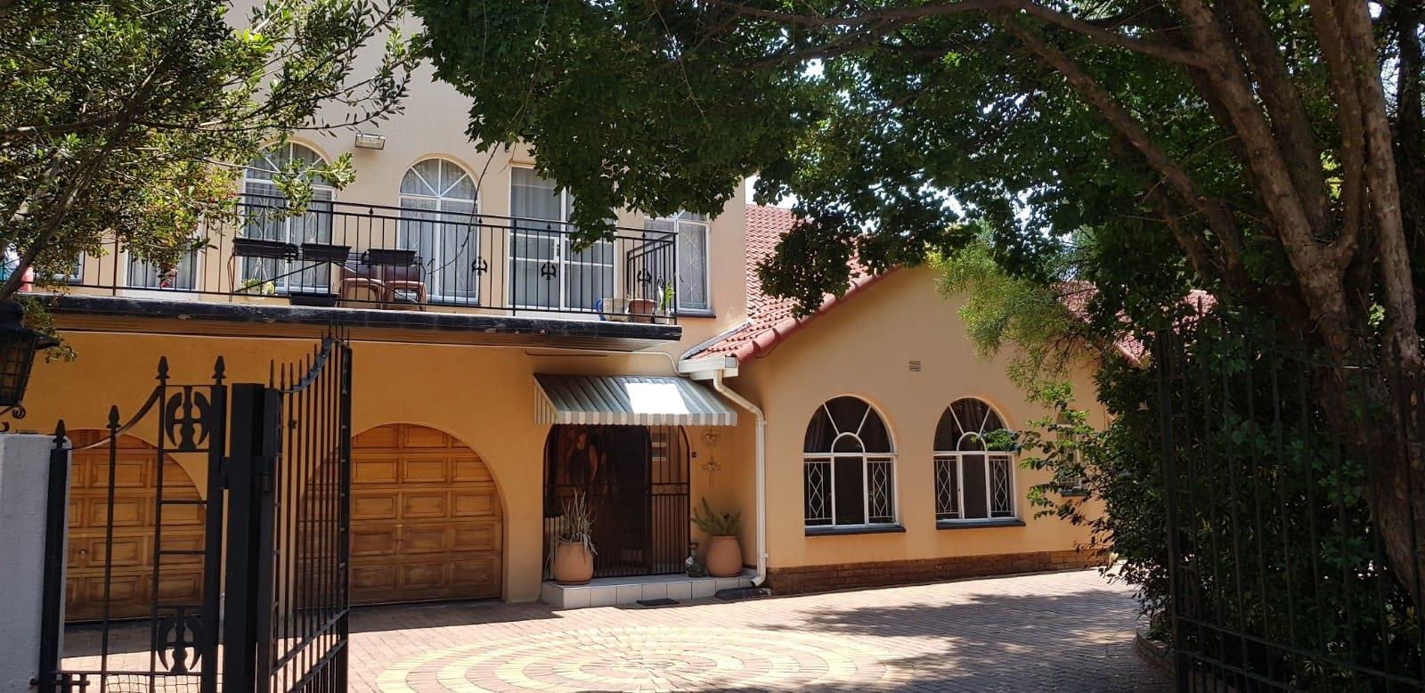 Double Story Delight Entertain And Relax In Style In